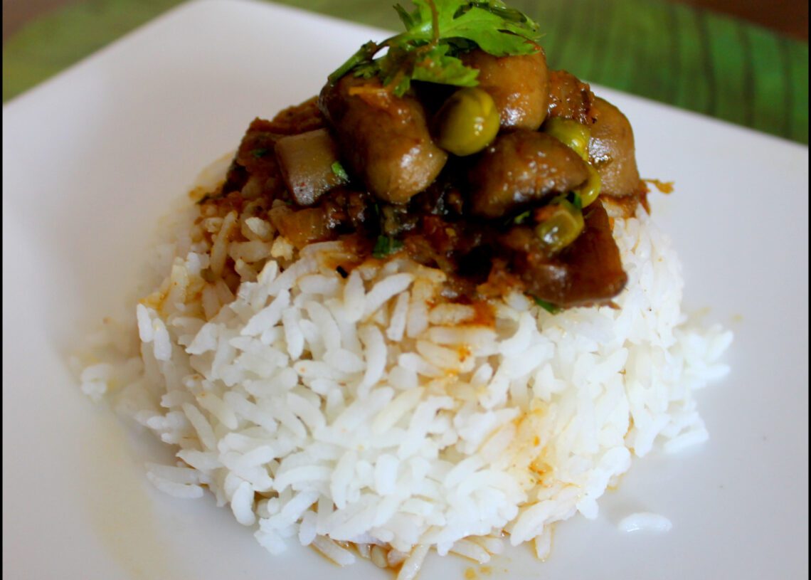 Mutter Mushroom Curry/ Green peas and Mushroom Gravy