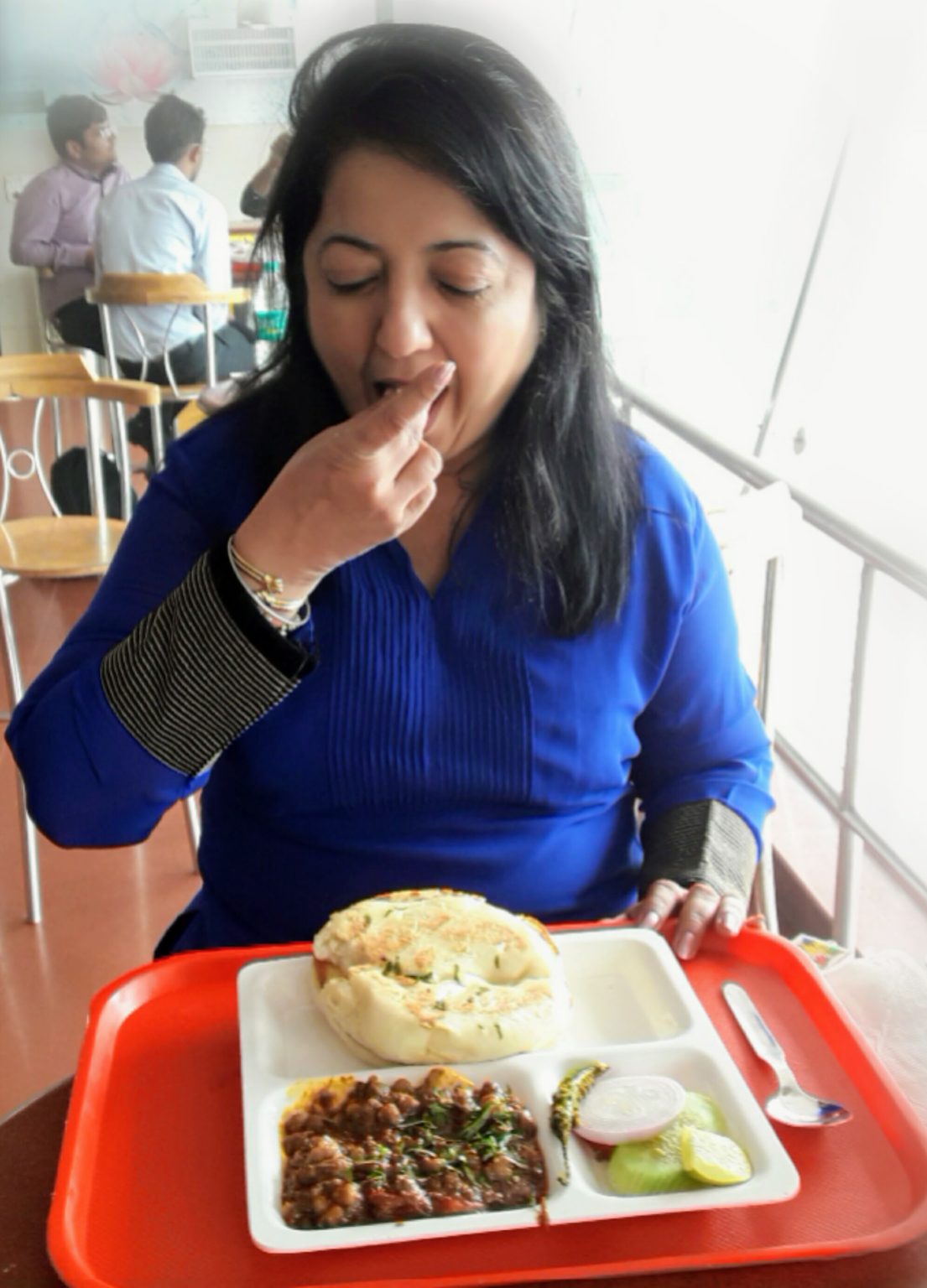 5 reasons why eating with your hands is delectable - Wordsmith Kaur